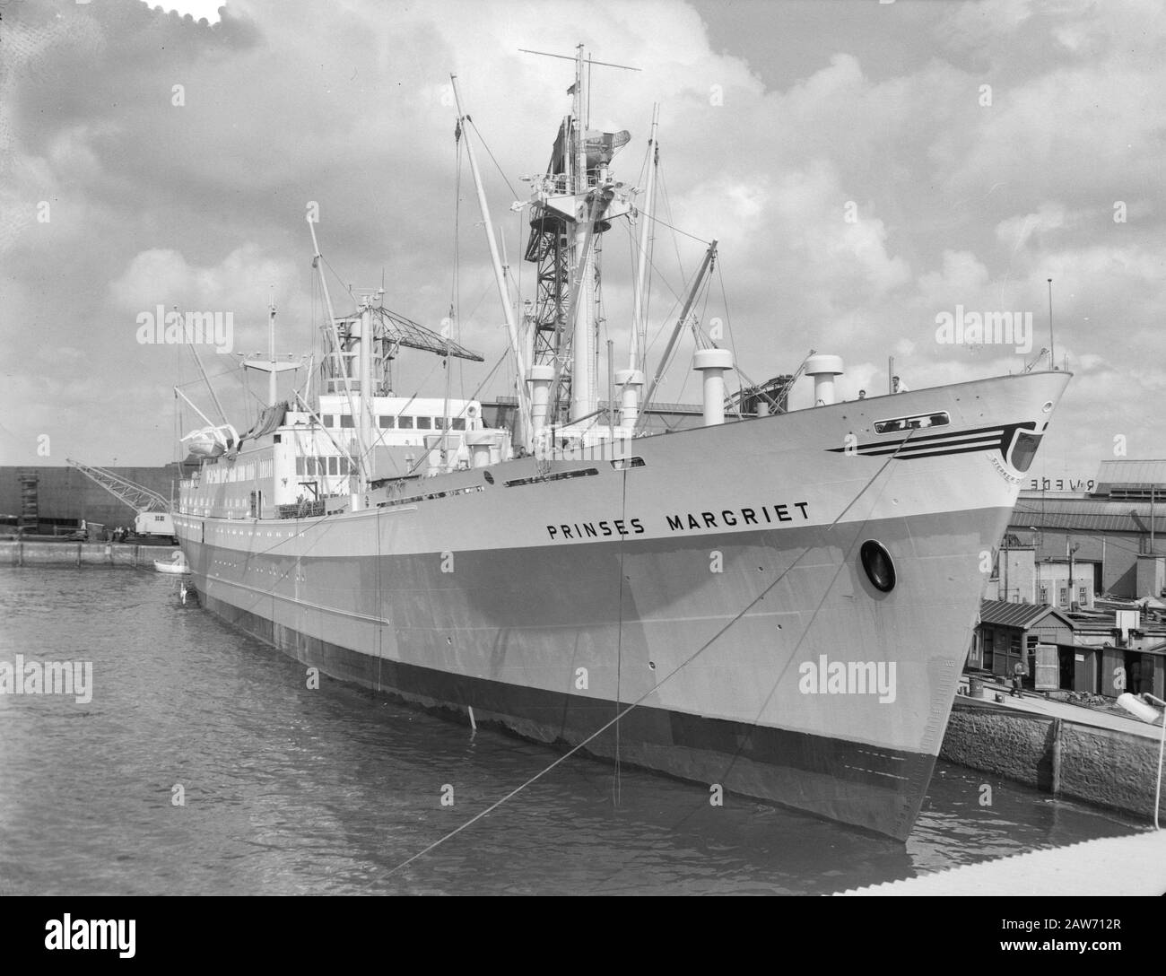 Shipyards waterfront Black and White Stock Photos & Images - Alamy