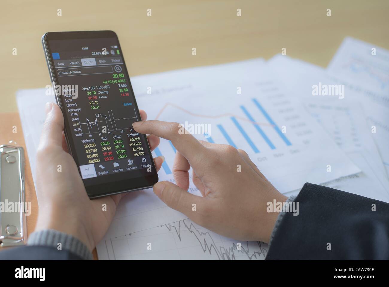 Real time stock chart hi-res stock photography and images - Alamy