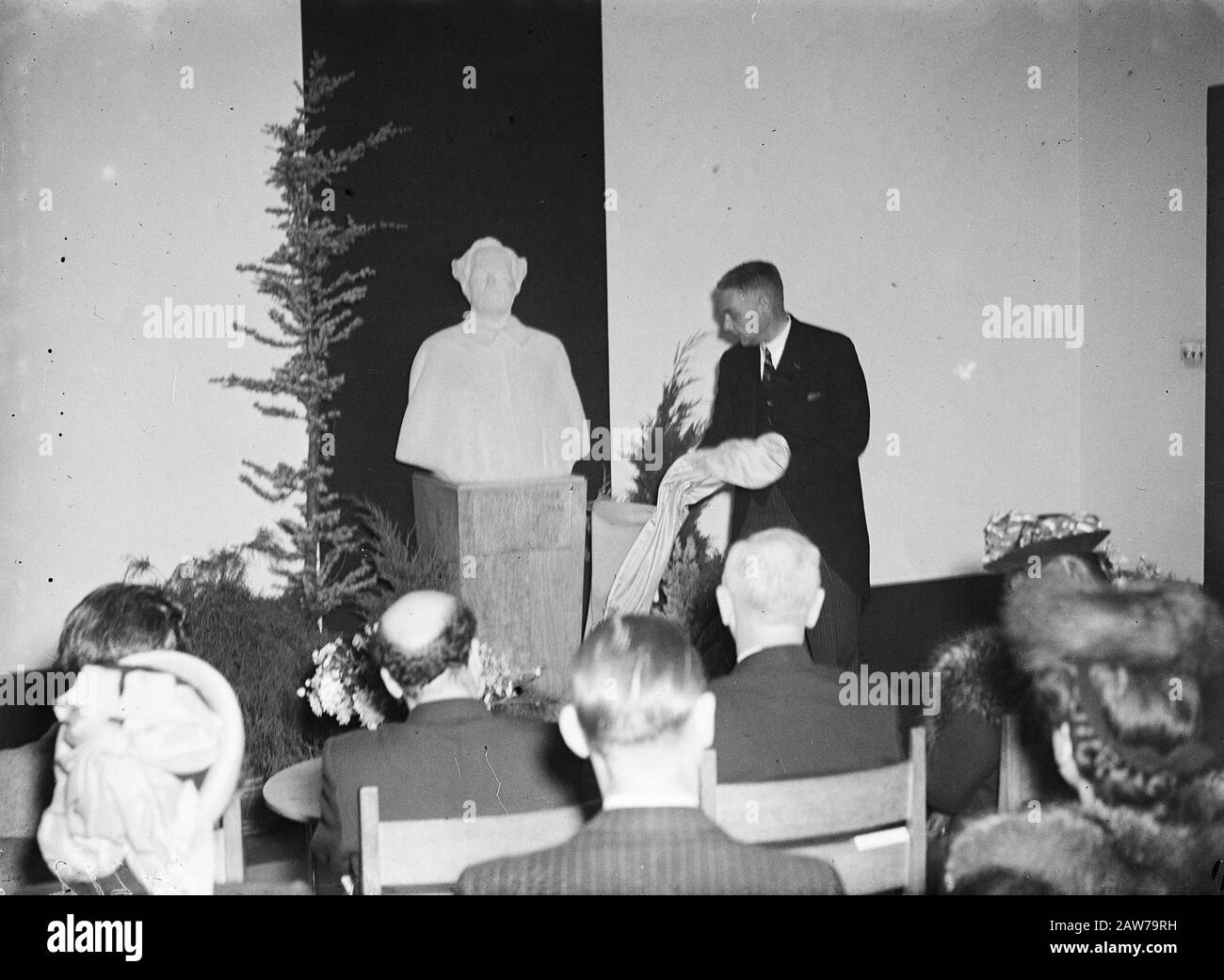 Unveiling monument ir hi-res stock photography and images - Alamy