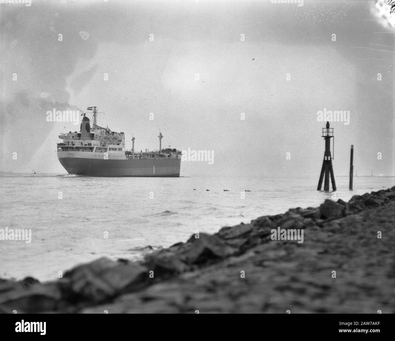 Hague shell tankers hi-res stock photography and images - Alamy