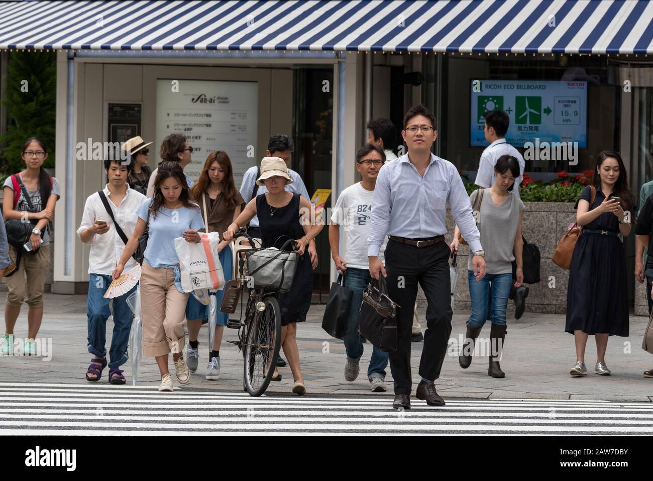 Japanese office workers hi-res stock photography and images - Alamy