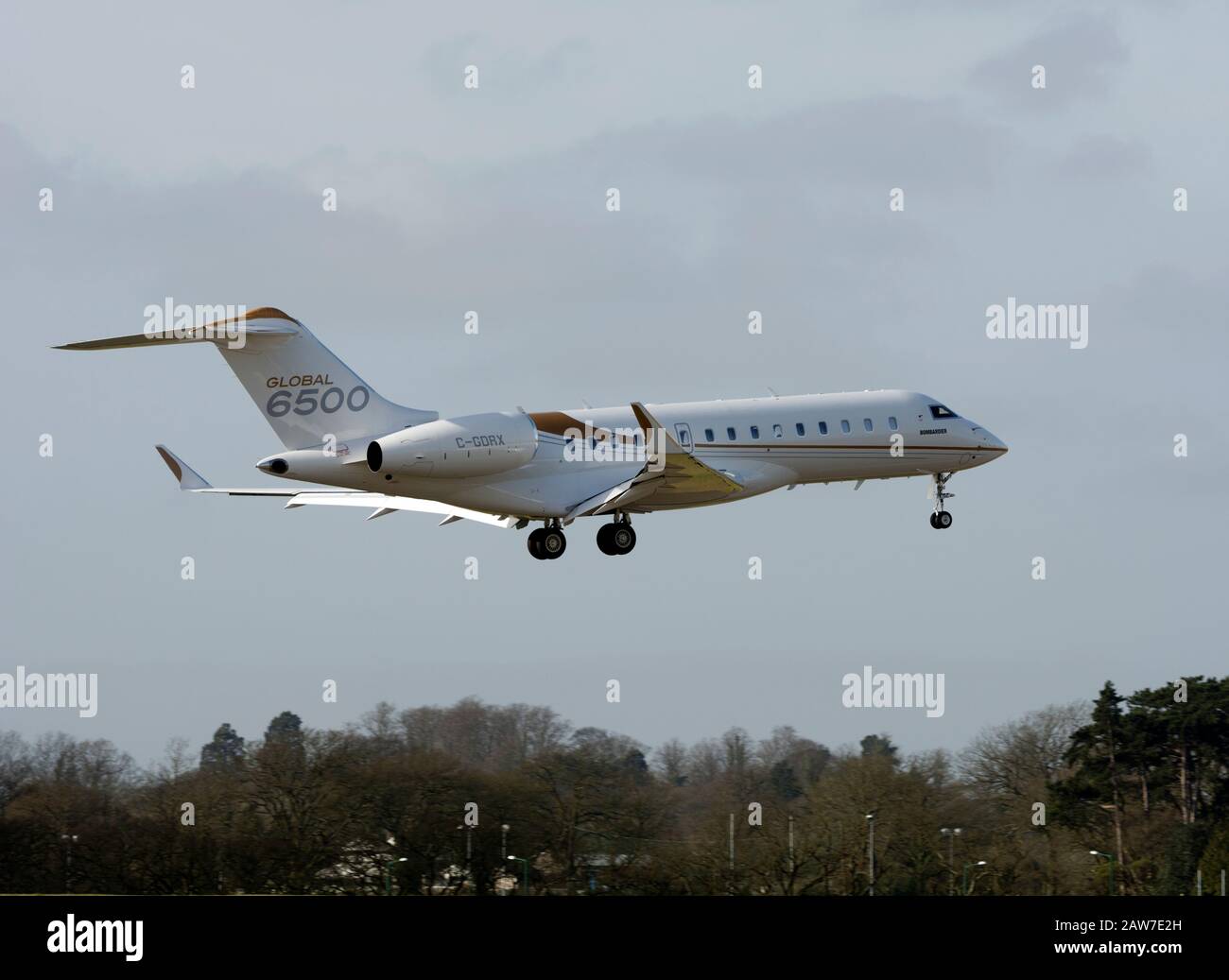 Bombardier global 6500 jet hi-res stock photography and images - Alamy