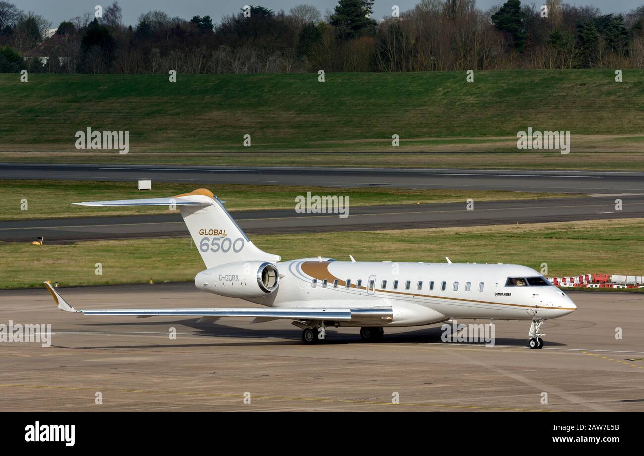 Bombardier global 6500 jet hi-res stock photography and images - Alamy