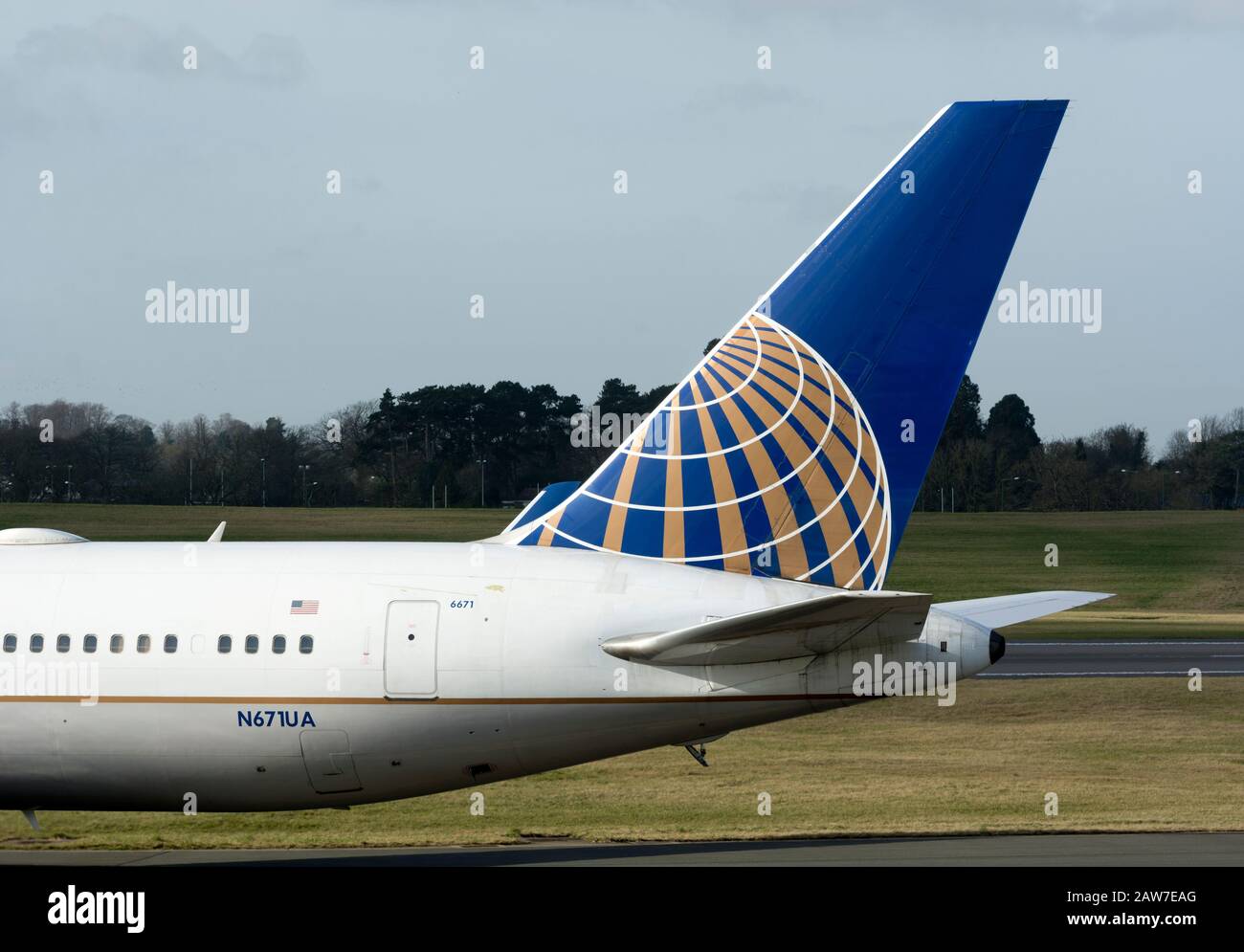 United airlines tail hi-res stock photography and images - Alamy