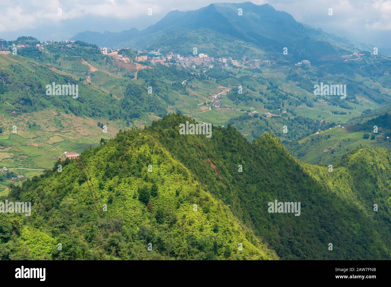 Vietnam fansipan mountain hi-res stock photography and images - Alamy