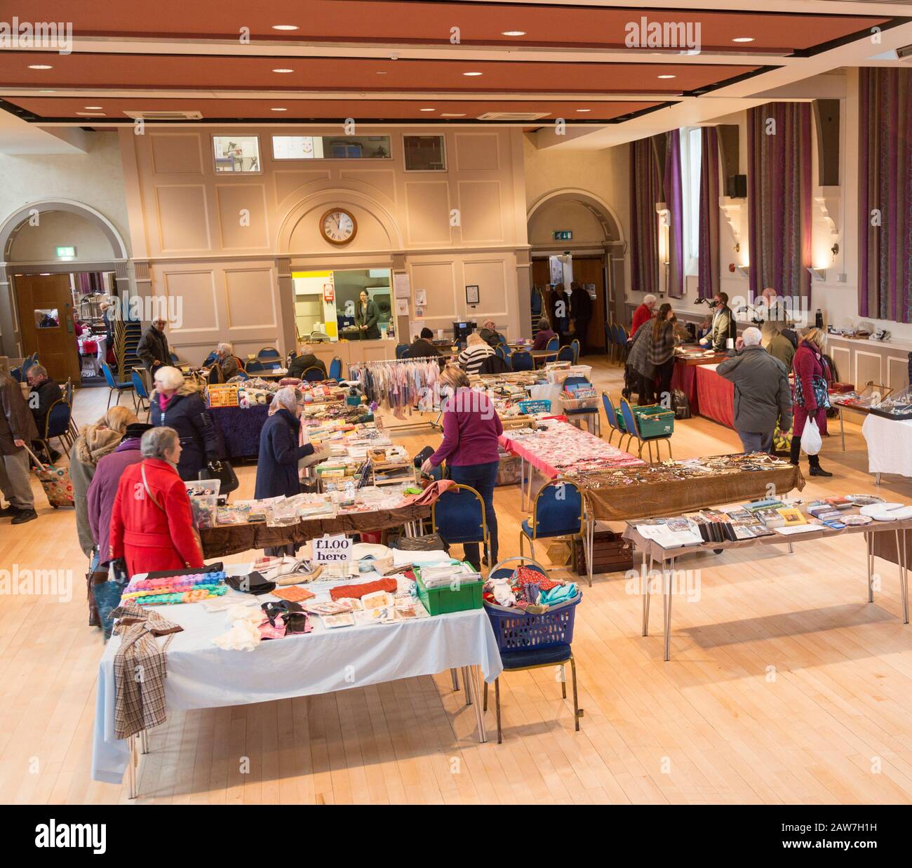 Market stalls and corn exchange building hi-res stock photography and ...