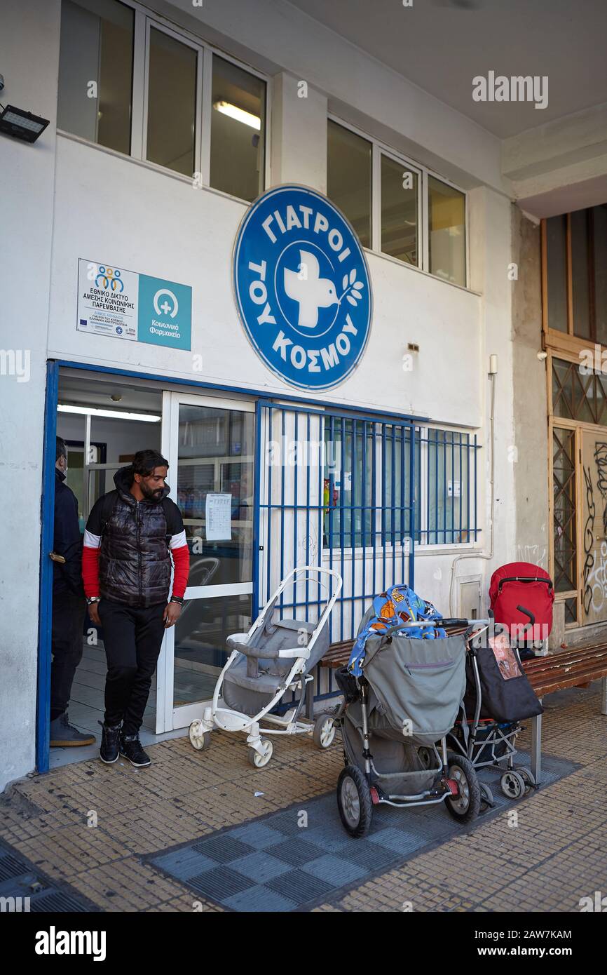 Doctors of the world refugee clinic hi-res stock photography and images ...