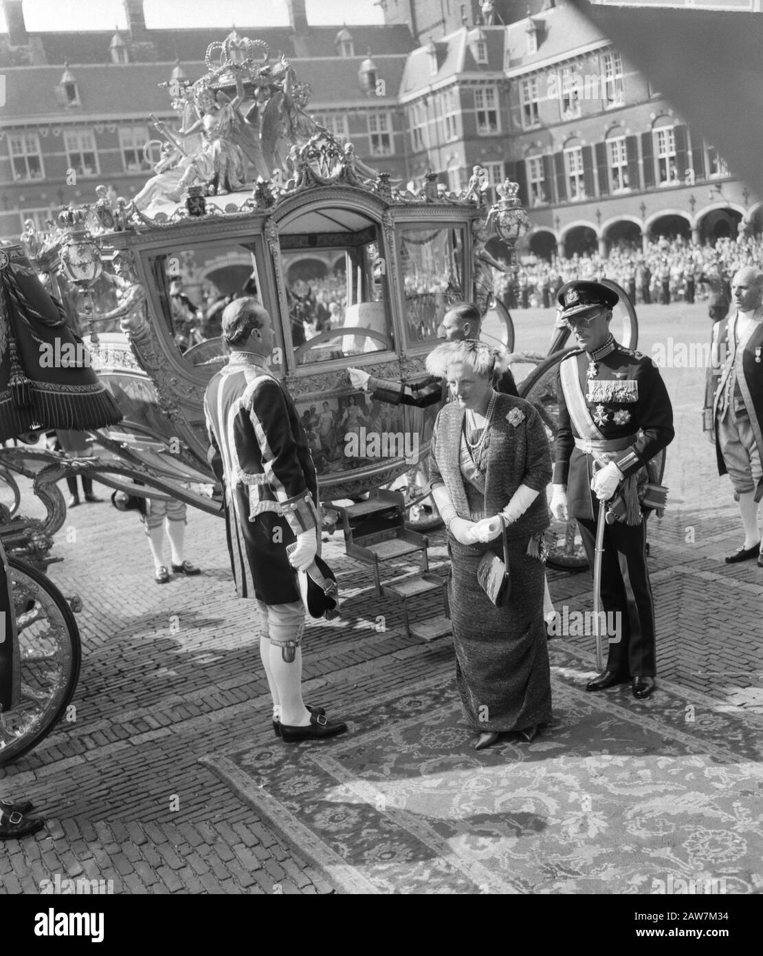 Budget Day 1963 Queen Juliana and Prince Bernhard salute the flag Date ...