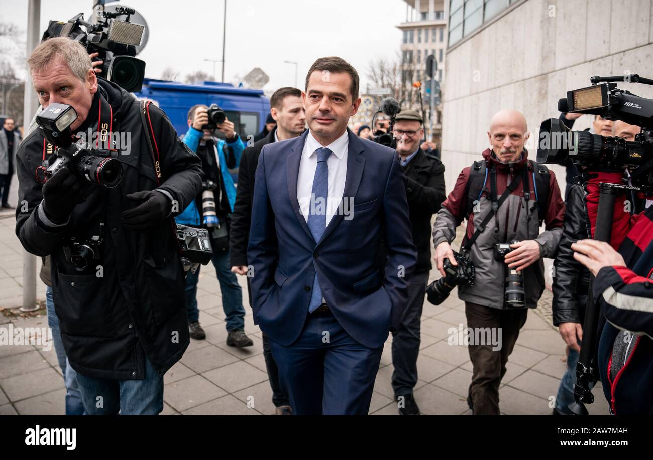 Berlin, Germany. 07th Feb, 2020. Mike Mohring (M), state chairman of ...
