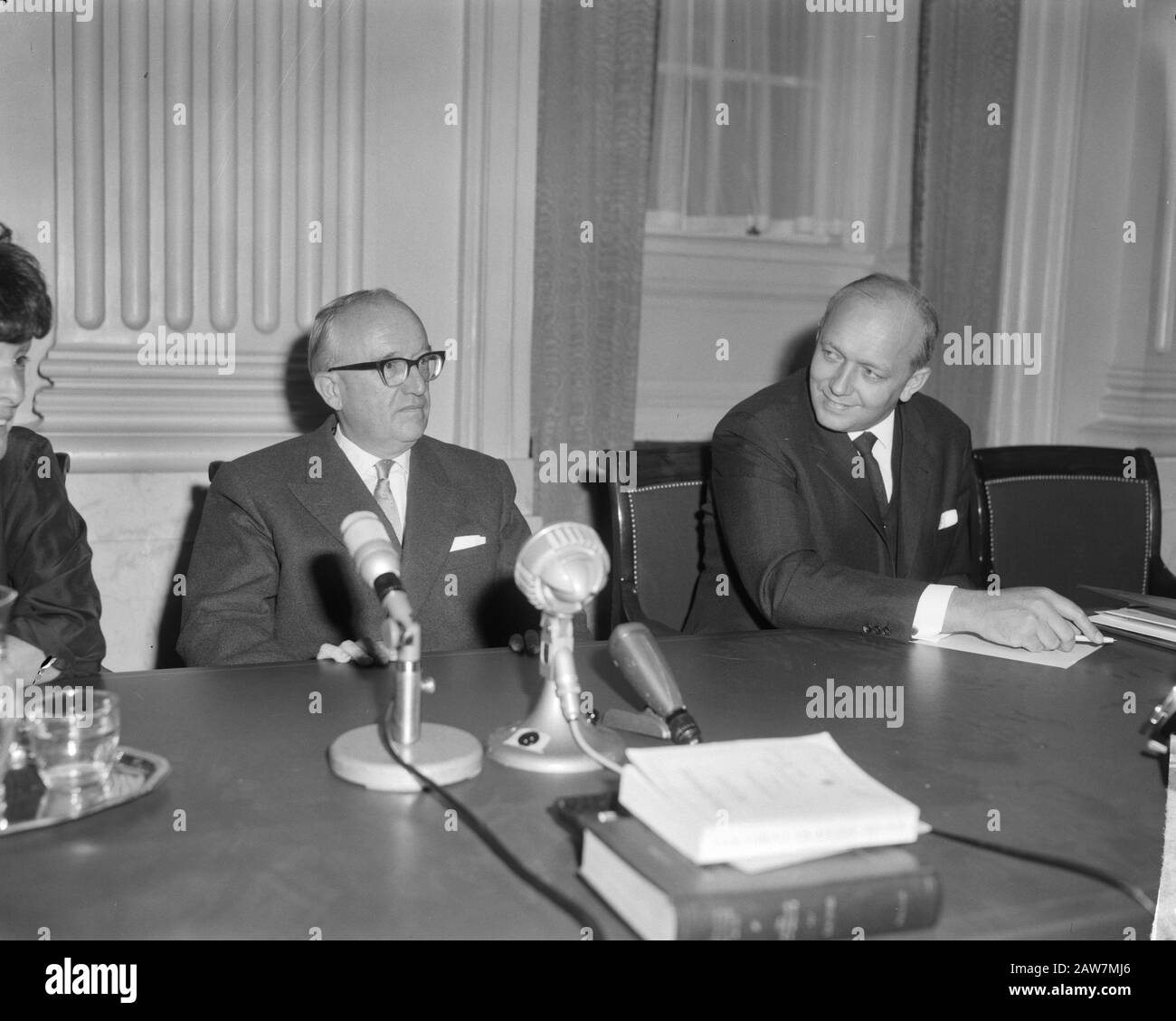 Western news union Black and White Stock Photos & Images - Alamy