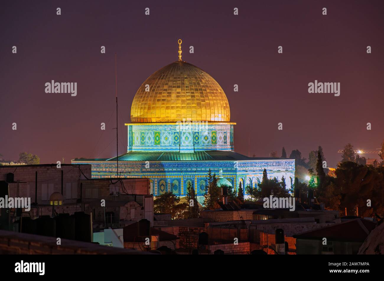 Dome of the Rock on the Temple Mount in the Old City of Jerusalem at night Stock Photo - Alamy