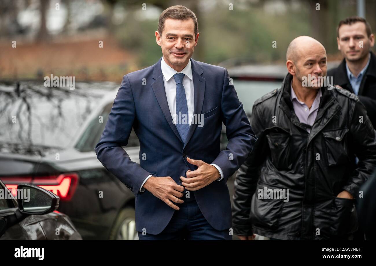Berlin, Germany. 07th Feb, 2020. Mike Mohring (L), state chairman of ...