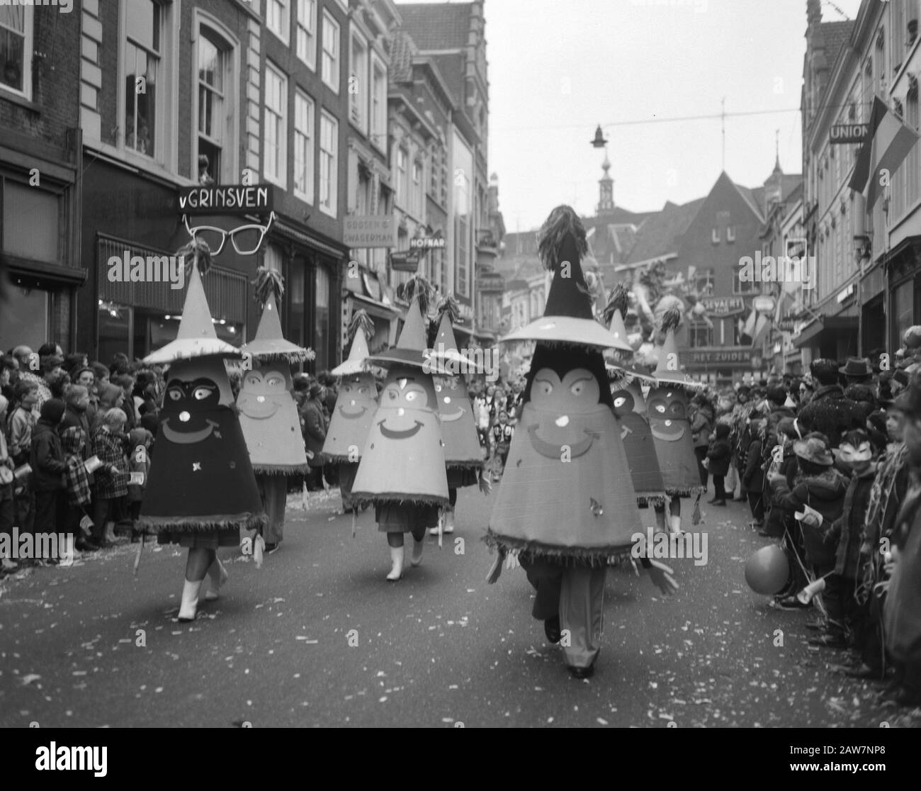 Oeteldonk celebrates carnival during parade Date: February 10, 1964 ...