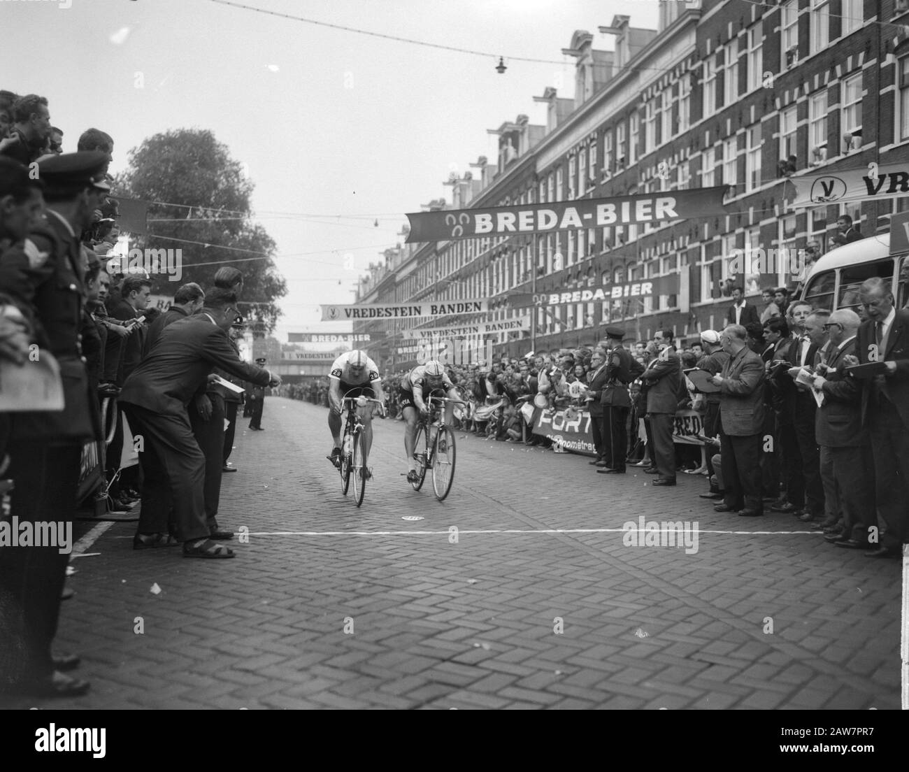 Stage finish hi-res stock photography and images - Alamy