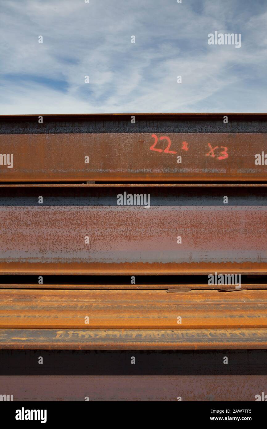 Steel beams stack hi-res stock photography and images - Alamy