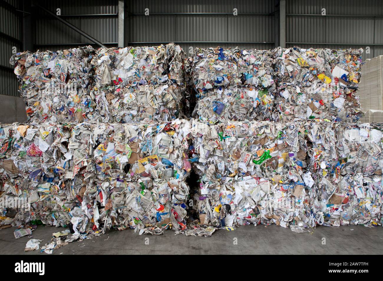 Bales waste paper waste recycling hi-res stock photography and images ...