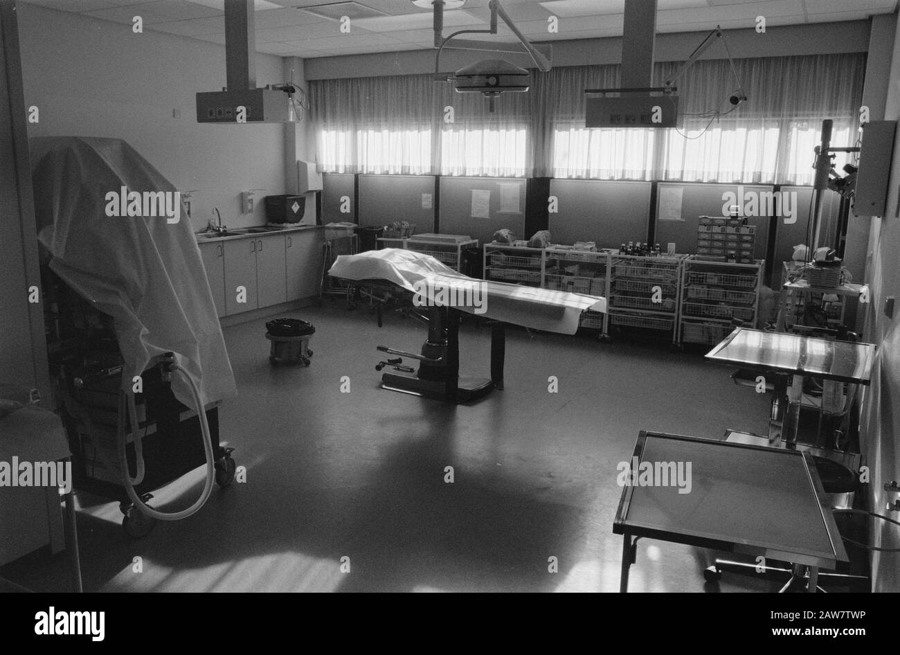 Empty operating room Black and White Stock Photos & Images - Alamy