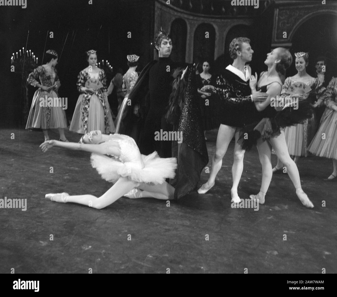Premiere of Swan Lake by the National Ballet in Apeldoorn, scenes from ...