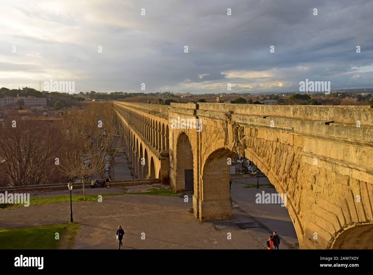 Arceaux aqueduct hi-res stock photography and images - Alamy