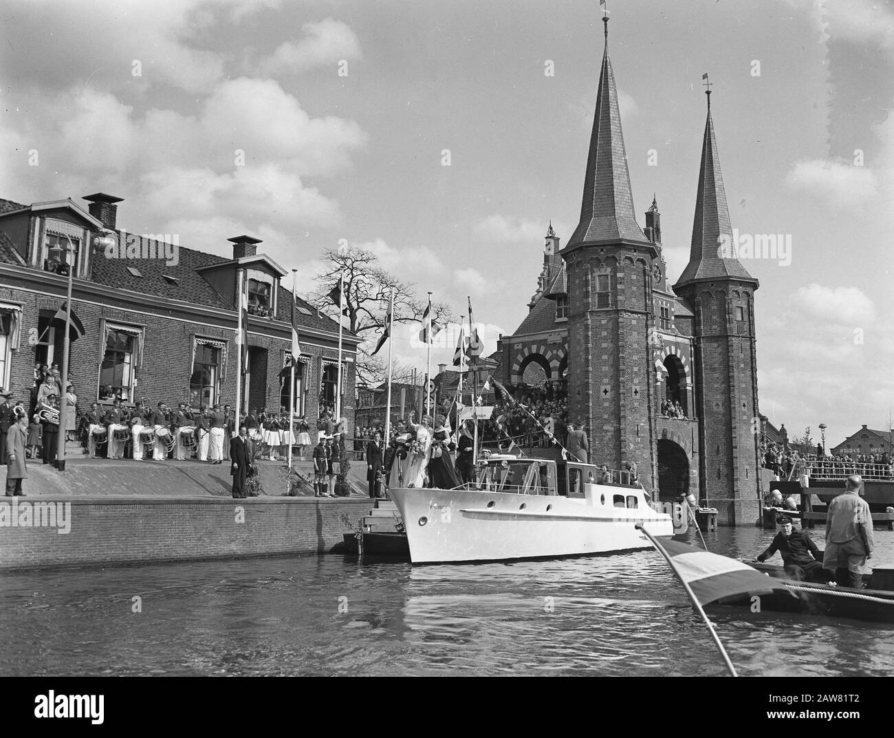 Mayfair arrival sail queen hi-res stock photography and images - Alamy