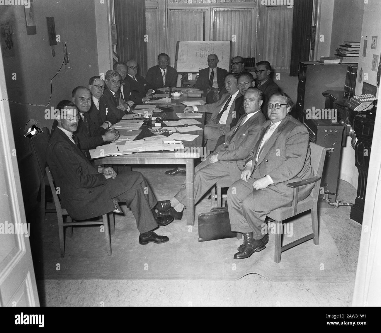 Task group hi-res stock photography and images - Alamy