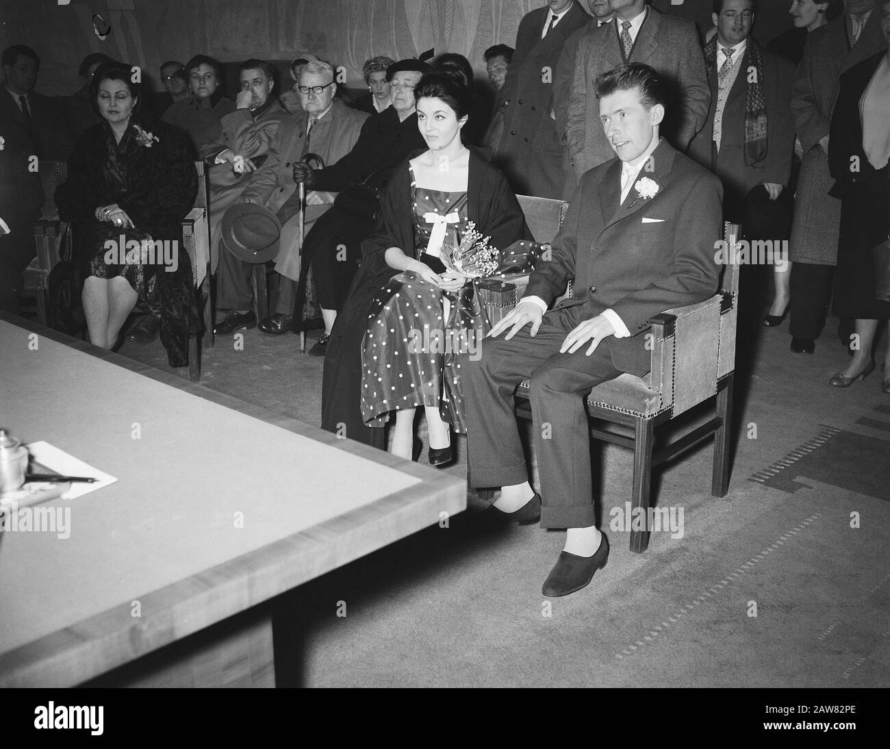 Comedian roland waher marries lily scarengi hi-res stock photography ...