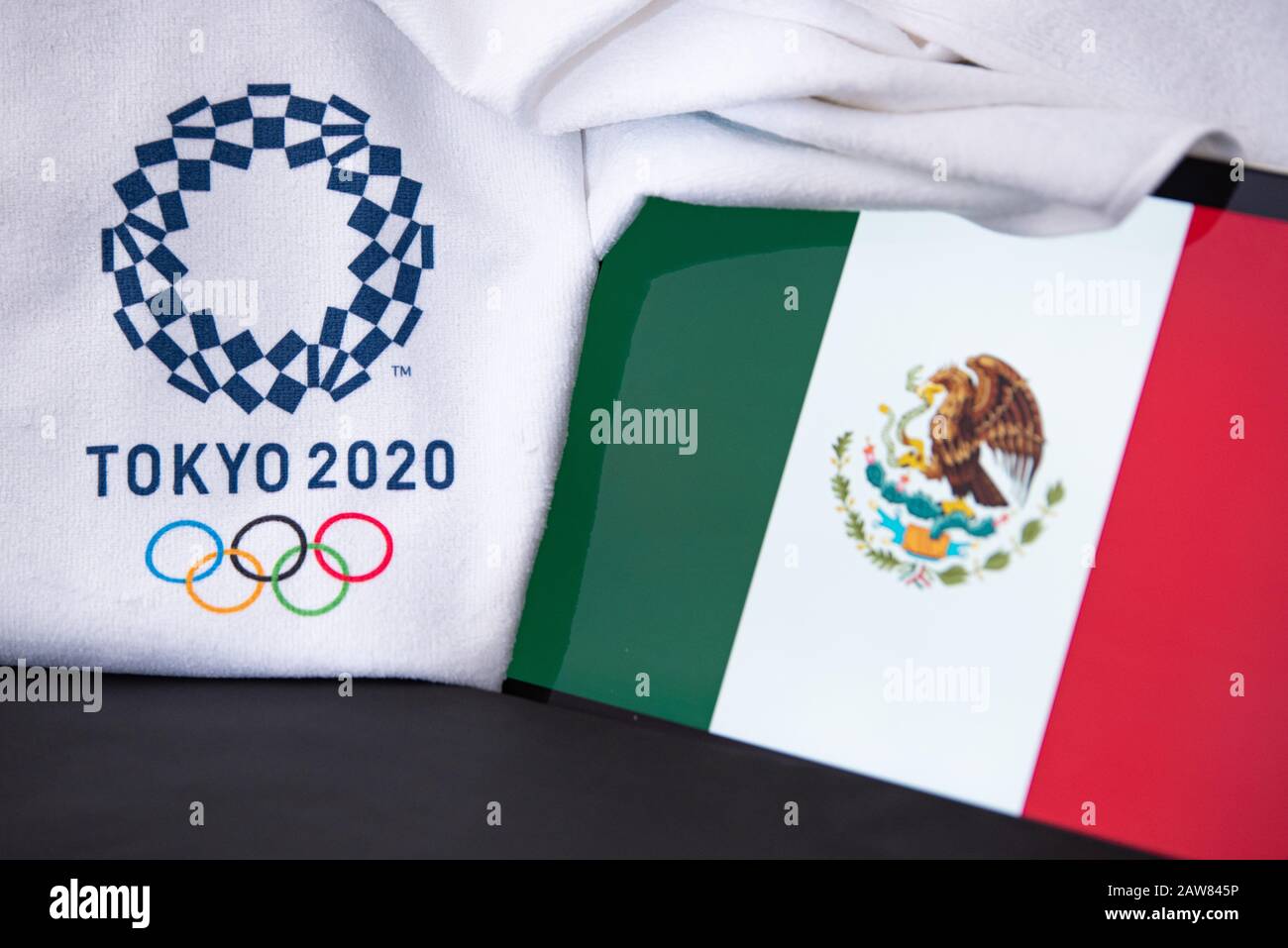 Mexican flag border background hi-res stock photography and images - Alamy