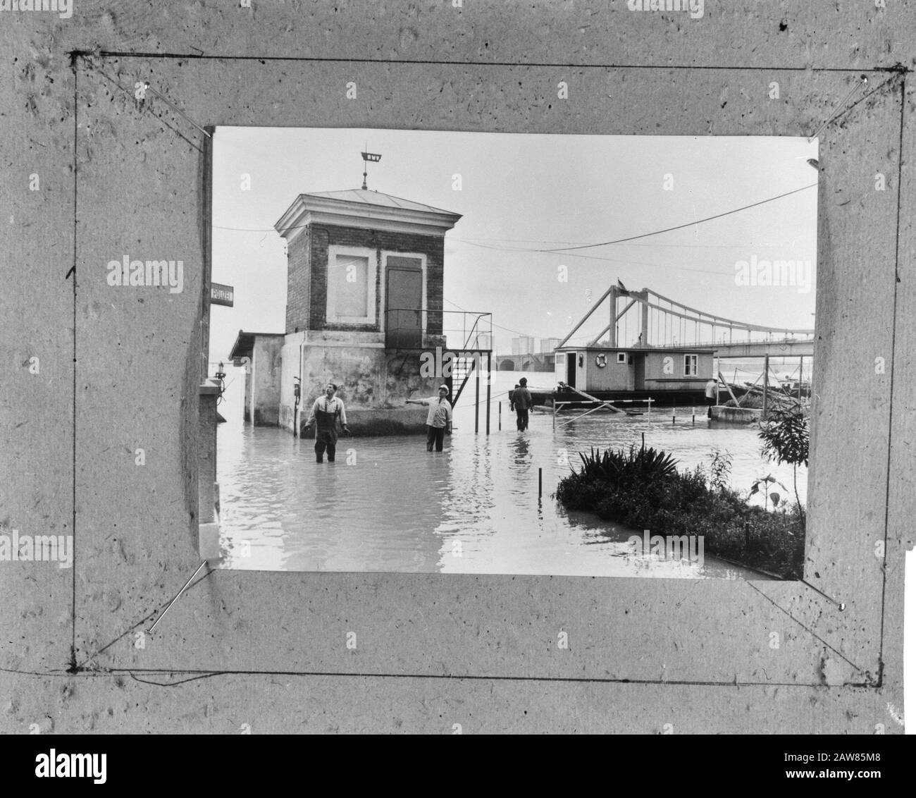 Floods in Austria, the Danube in Vienna its banks Annotation: Repro ...