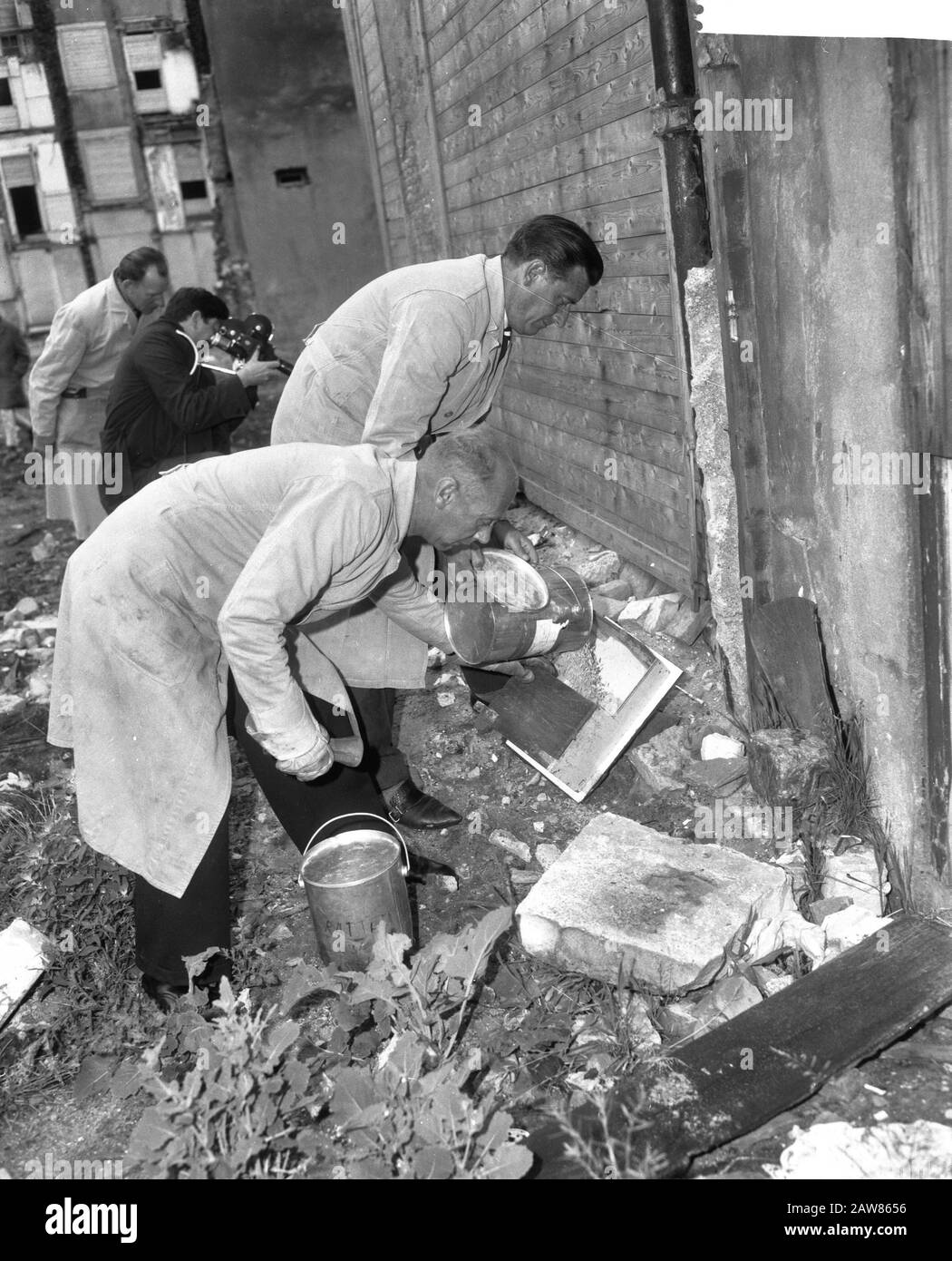 Rat extermination in Amsterdam, spreading the rat Date: July 21, 1965 ...