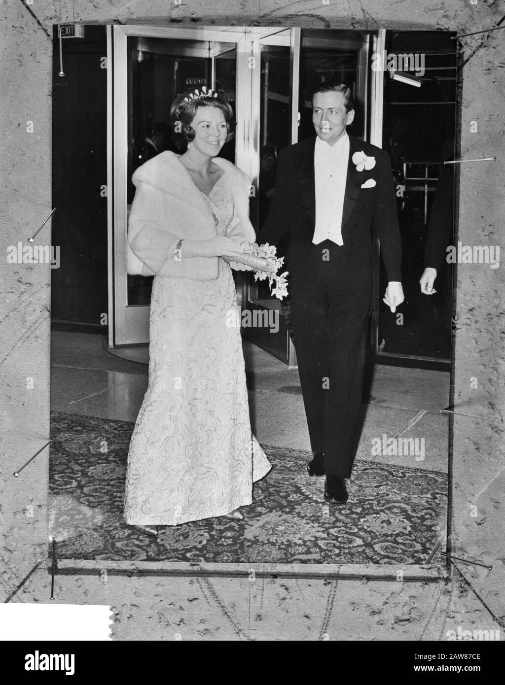 Princess Beatrix and Claus arrival Hilton Hotel Date: March 8, 1966 ...