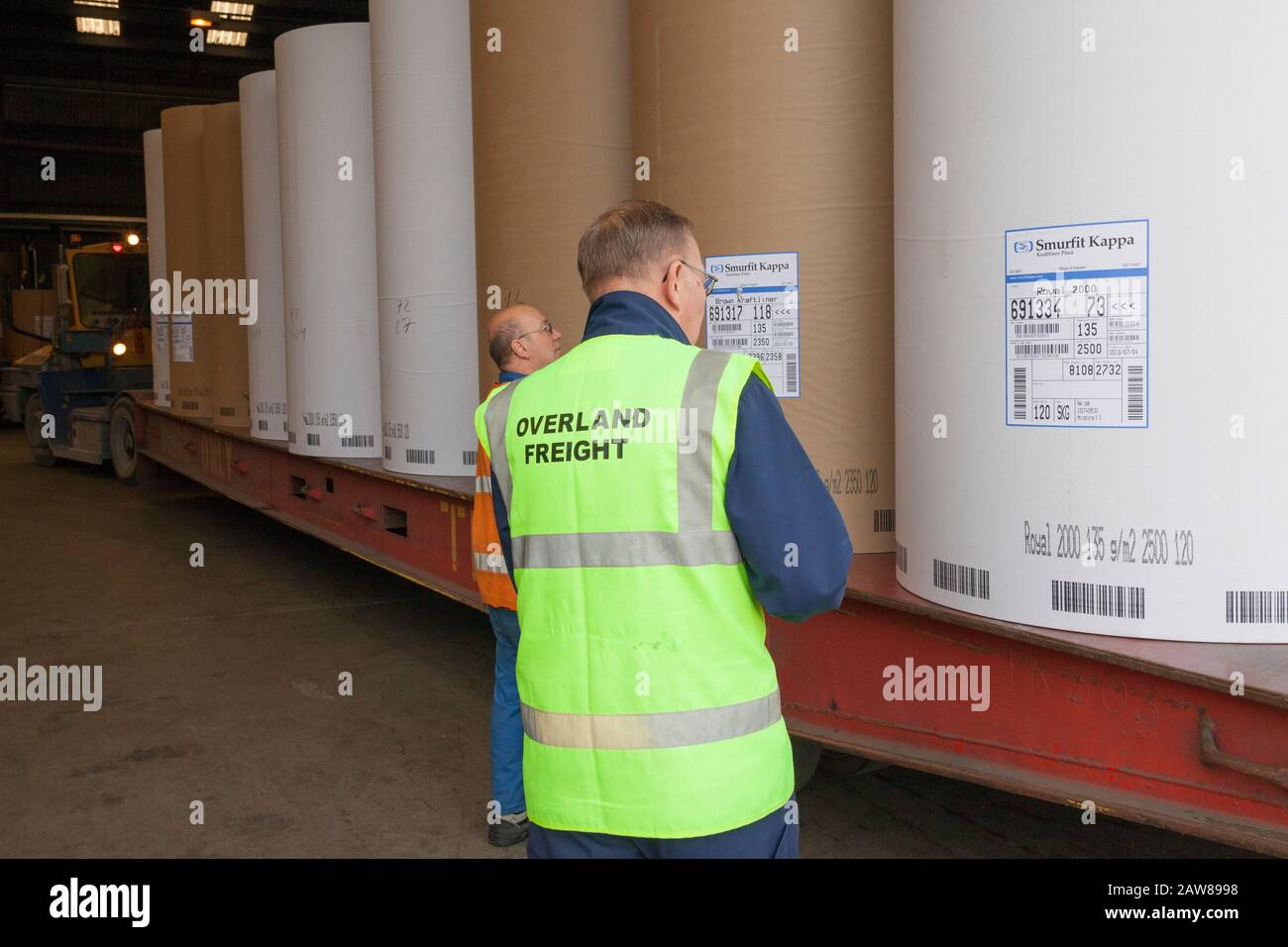 Unloading a cargo ship Stock Photo - Alamy