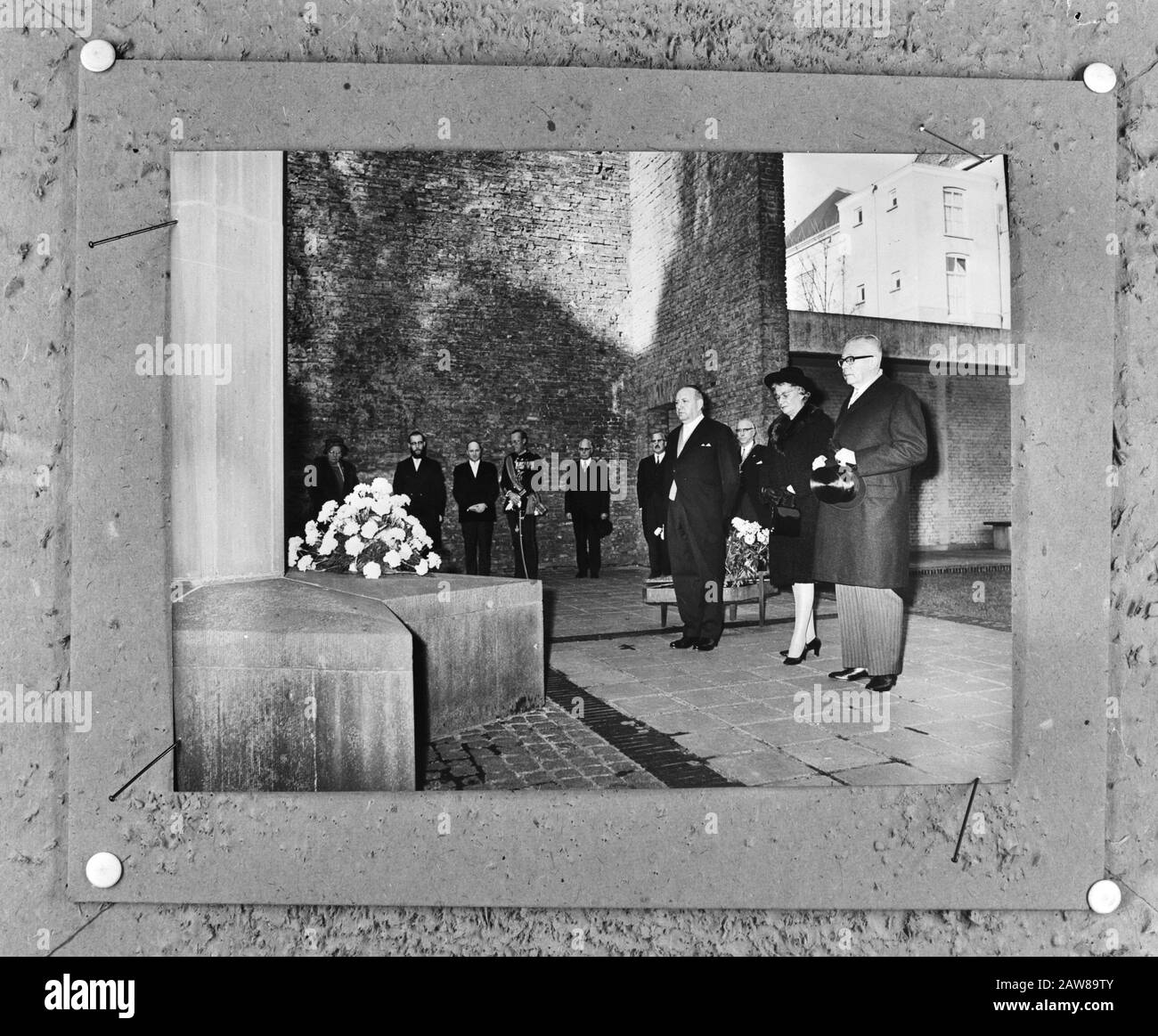 President Heinemann lays wreath at memorial Dutch Theater Amsterdam ...