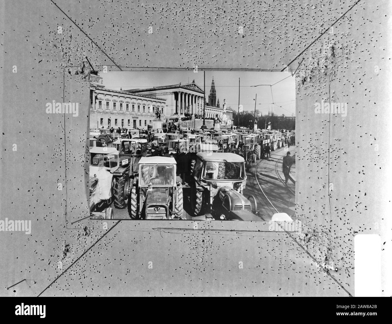 Farmers with tractors hi-res stock photography and images - Alamy