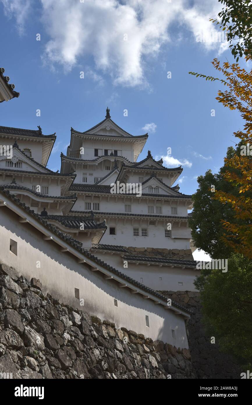 Rooftop japanese castle hi-res stock photography and images - Alamy