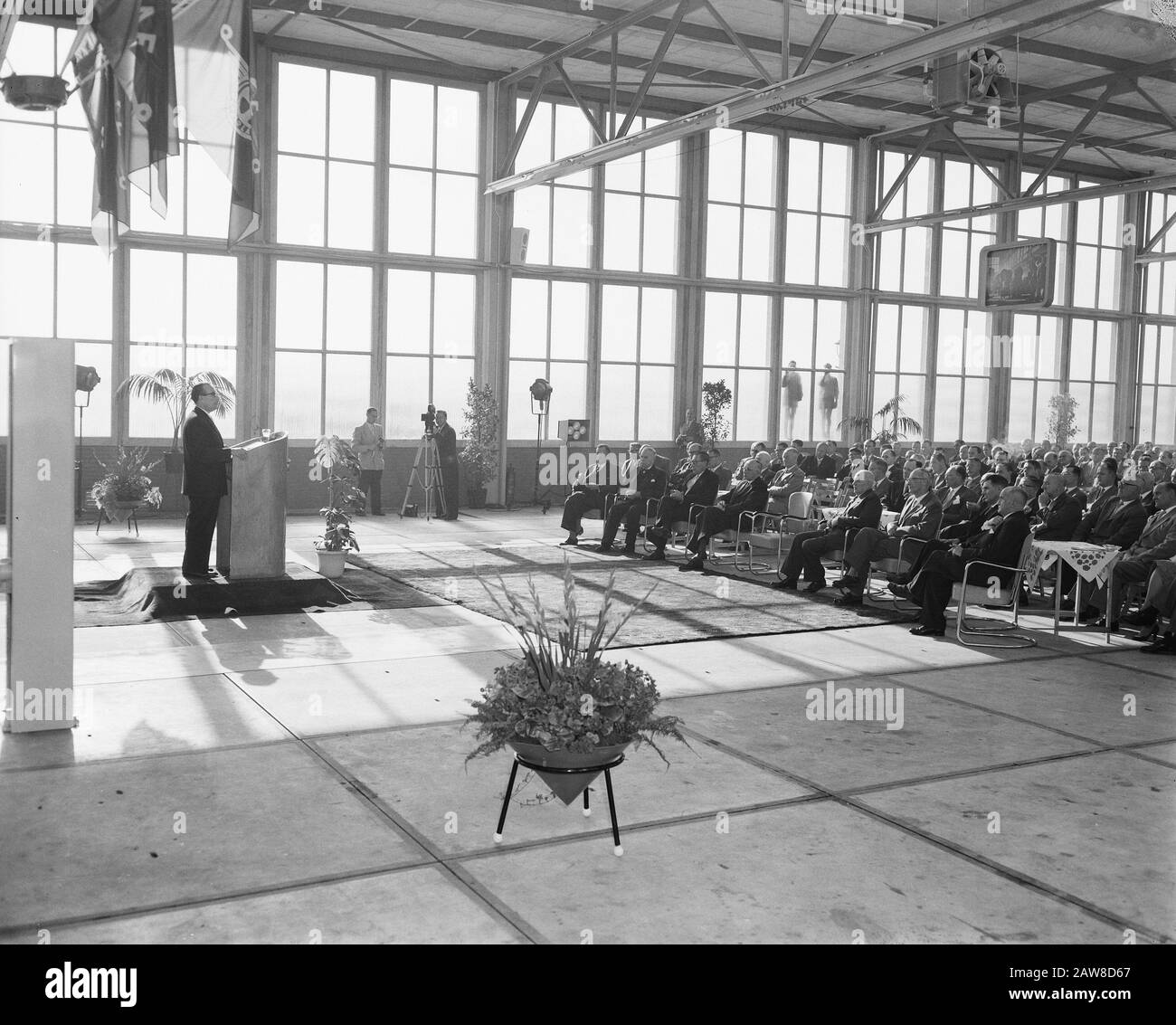 Opening DAF Service Station in Rotterdam Date: September 5, 1957 ...