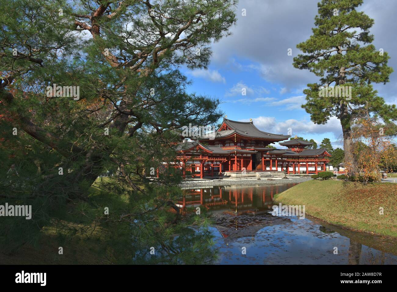Byodo-in temple (Phoenix Hall) in Uji, Kyoto Stock Photo - Alamy
