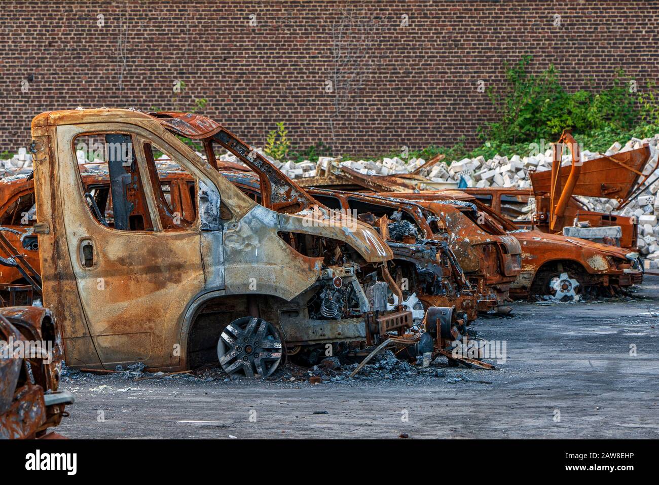 Cars rusted vehicle hi-res stock photography and images - Alamy