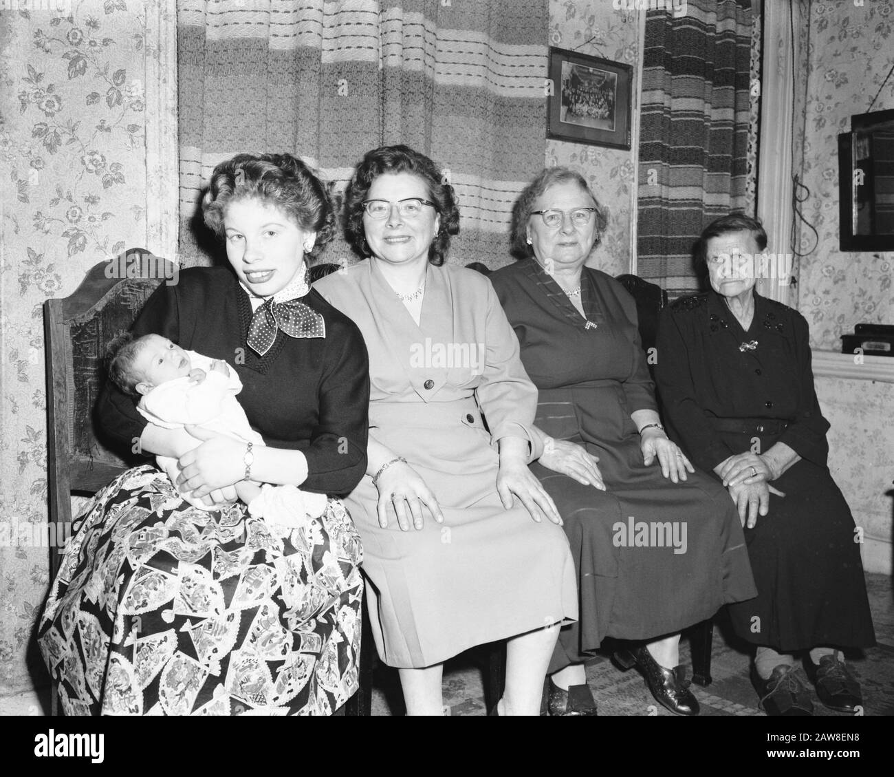 Female line four generations hi-res stock photography and images - Alamy