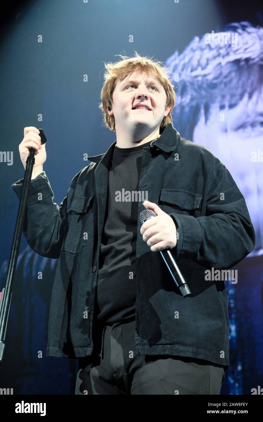 Lewis capaldi hi-res stock photography and images - Alamy