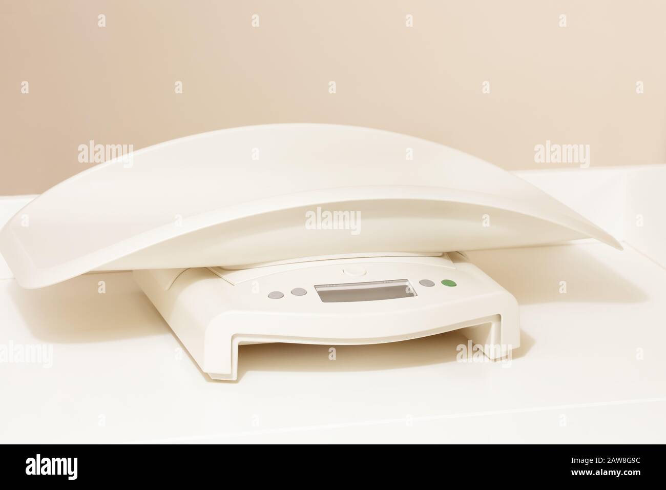 Infant baby scale for measuring child weight progress in the first 12 ...