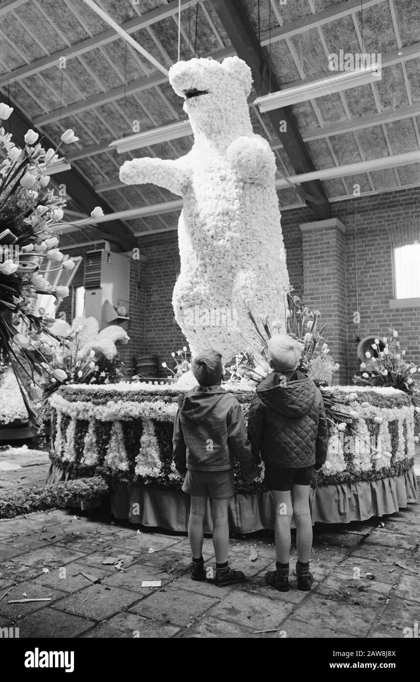 Bear designs Black and White Stock Photos & Images - Alamy