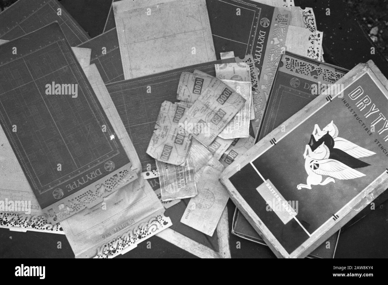 No paper money Black and White Stock Photos & Images - Alamy