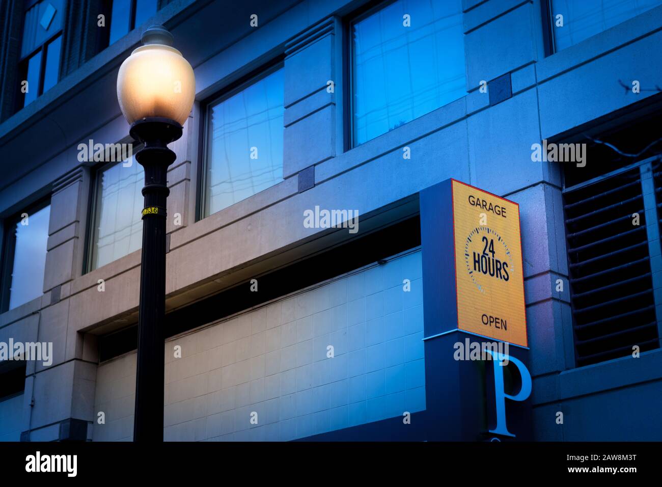 Parking open 24 hours sign hi-res stock photography and images - Alamy