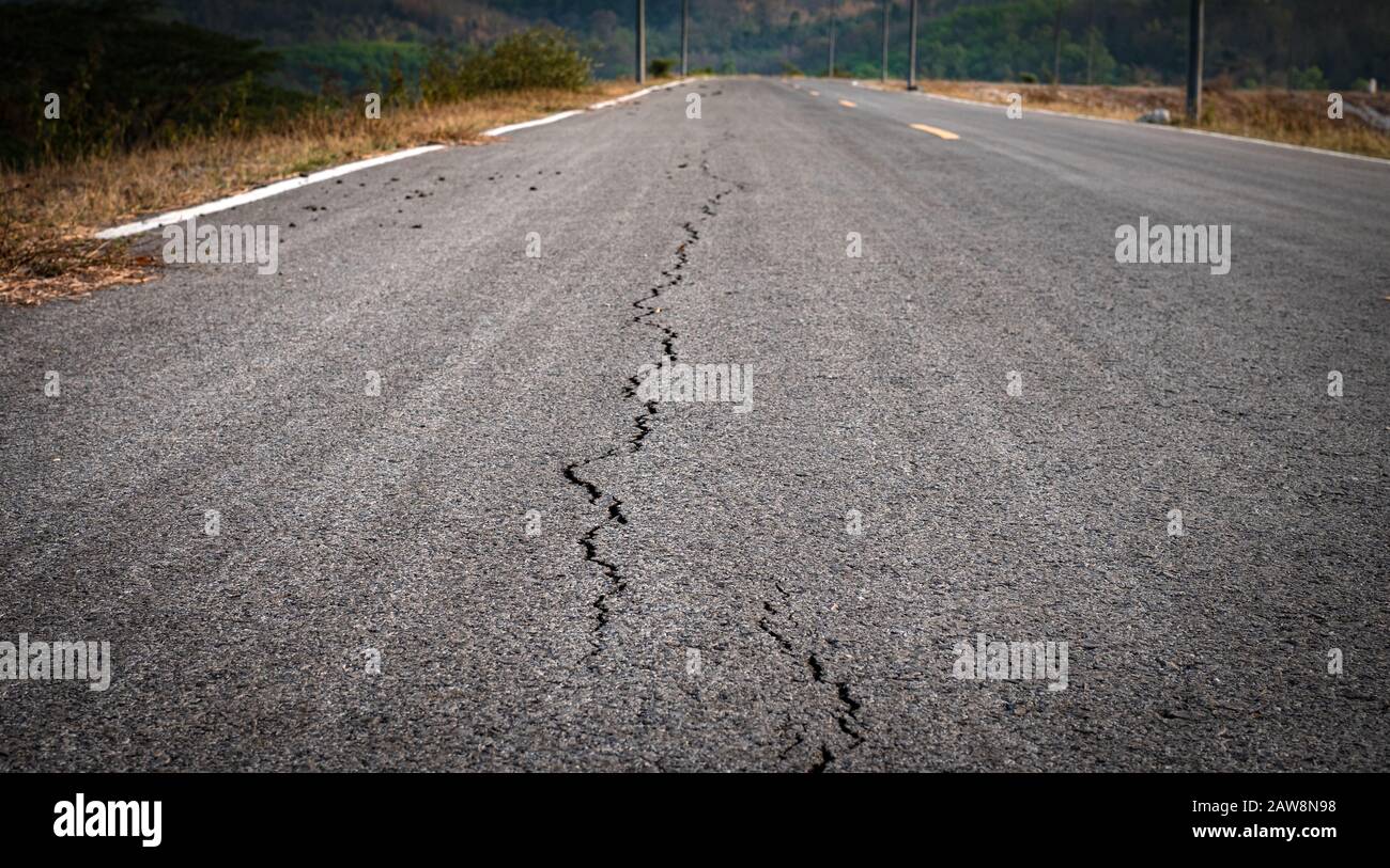 Fault line concrete hi-res stock photography and images - Alamy