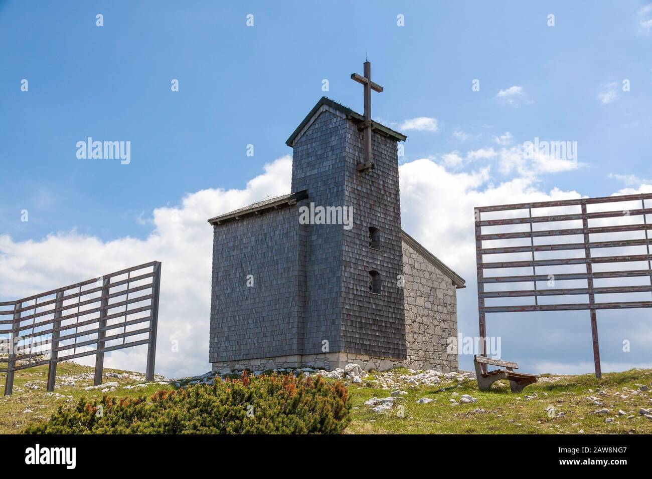 Church at the Dachstein on the path to the "Five Fingers" viewing ...