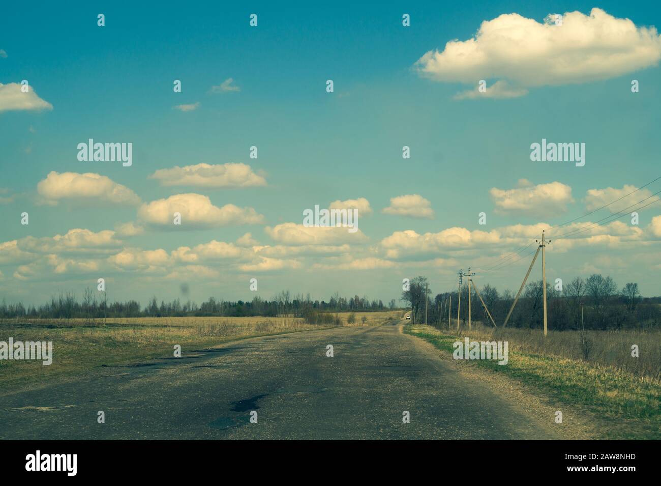 Silent country road hi-res stock photography and images - Alamy