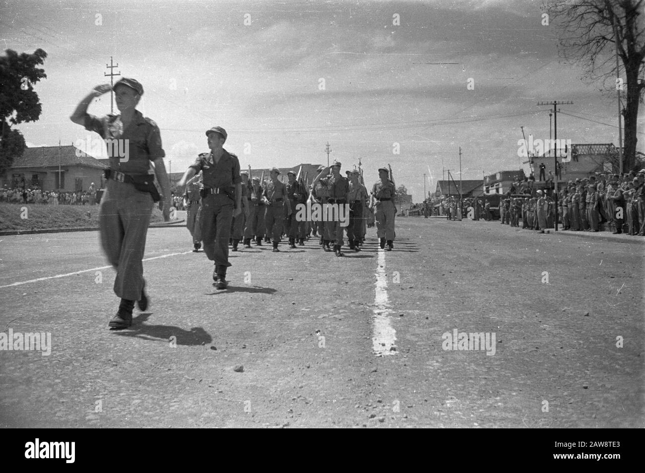 Inspection Colonel Thomson, grandstand parade, beëdigden Buitenzorg ...
