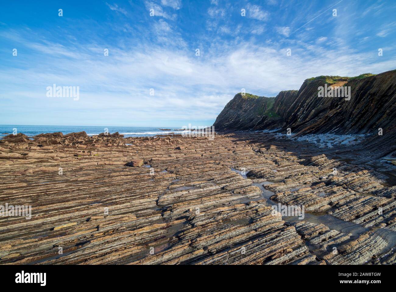 The flysch in Zumaia and the Cantabrian Sea, Spain Stock Photo - Alamy