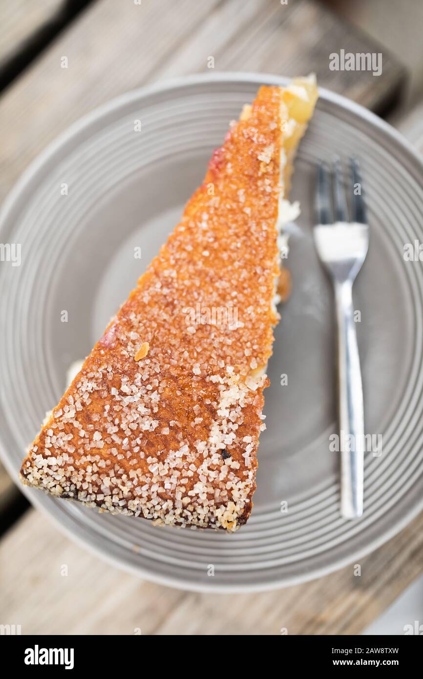 Plate laying hi-res stock photography and images - Alamy