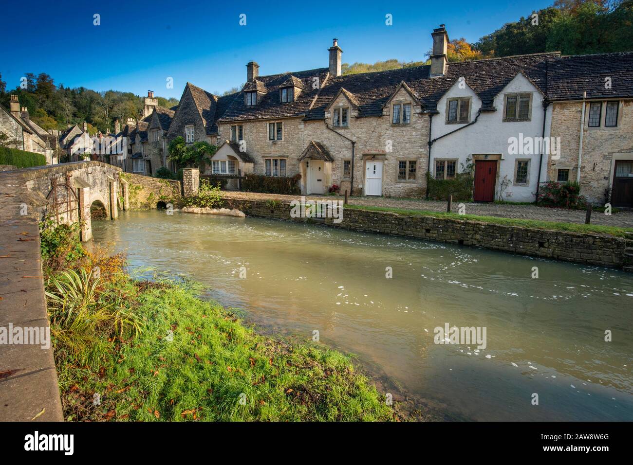 Castle combe bridge hi-res stock photography and images - Alamy